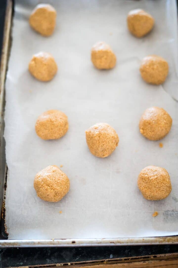 Almond Flour Peanut Butter Cookies